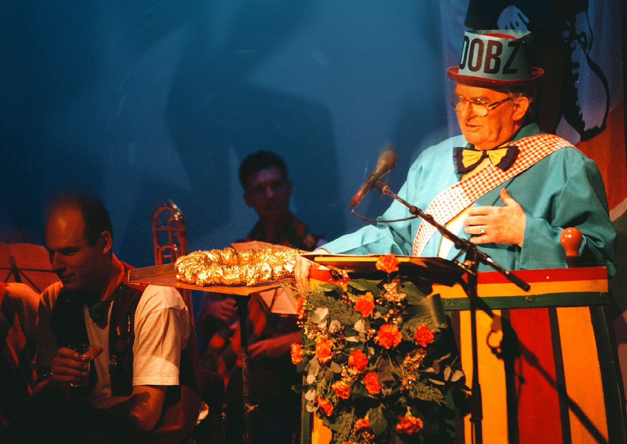 Fred van maaltijdbezorgservice Frèd Mar Tèùs wint het Leuterconcours ...