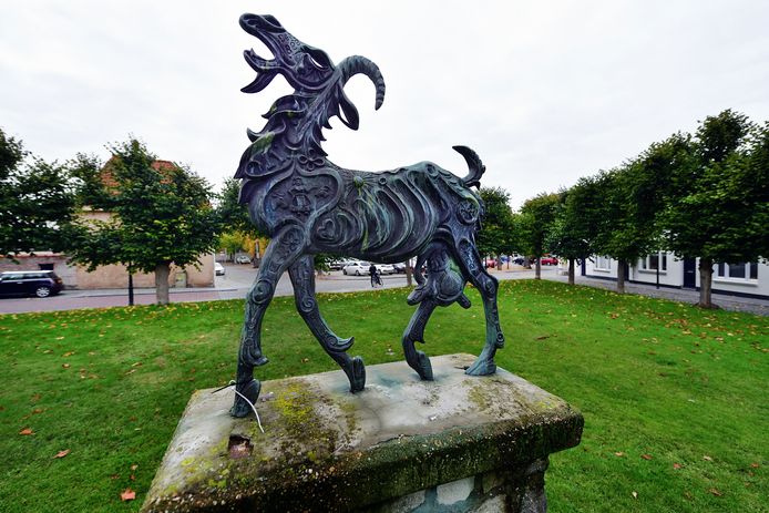 Leutig jubileumcadeau: Geit van Mie d'n Os heeft nu eigen postzegel ...