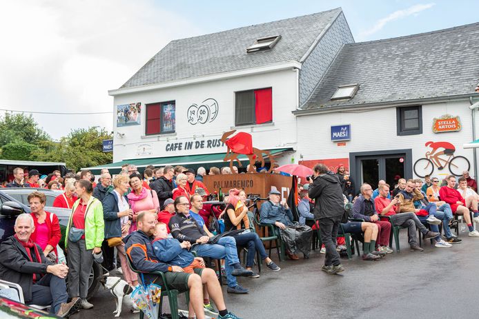 Het feest kan beginnen in Schepdaal... Supporters schreeuwen Remco naar ...