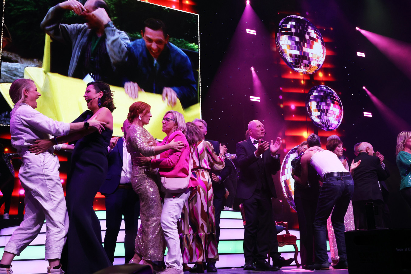 The return of zatte Rita, bruidsboeket voor de Bomma en hete vlammen ...