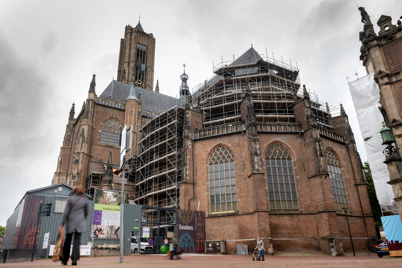 Restauratie Eusebiuskerk weer stilgelegd; tekort van 3 miljoen euro ...
