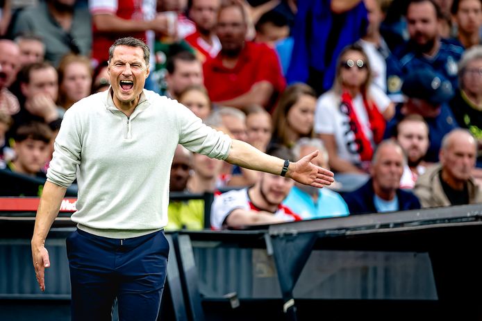 Brian Priske mist bij vlagen zelfvertrouwen bij Feyenoord-spelers: ‘Je voelt de onzekerheid ...