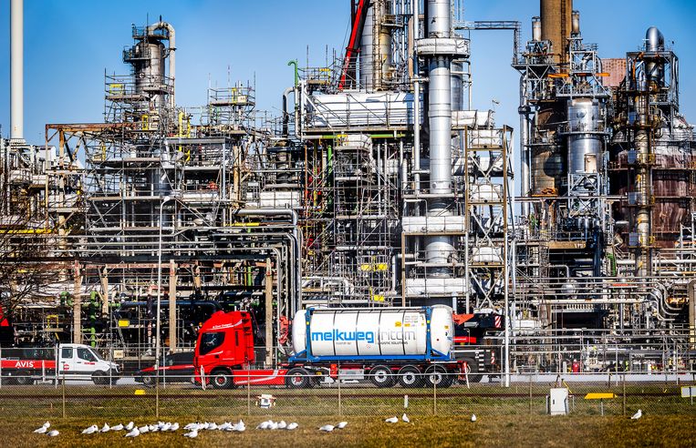 Shell maakt draai na controversiële olie-aankoop en vertrekt uit Rusland