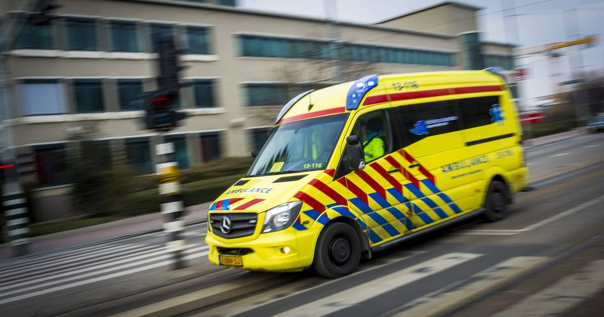 Auto rijdt honderden meters door berm op A73 bij Oirlo: oponthoud in ...