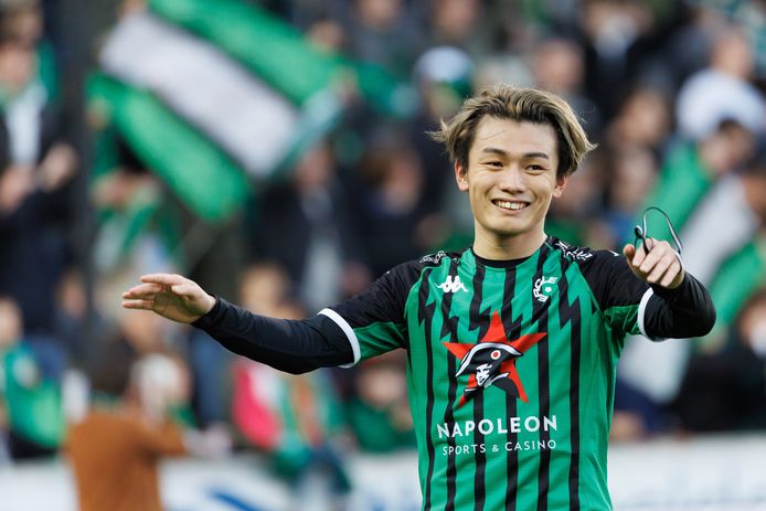Feyenoord heeft interesse in Japanse aanvaller Ayase Ueda | Transfer ...