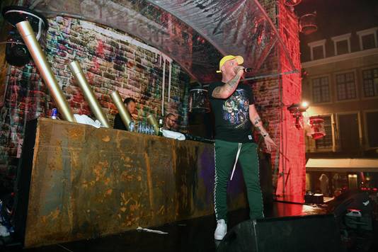 Rapper Jebroer krijgt bekeuring op succesvolste Studentenwelkom ooit ...