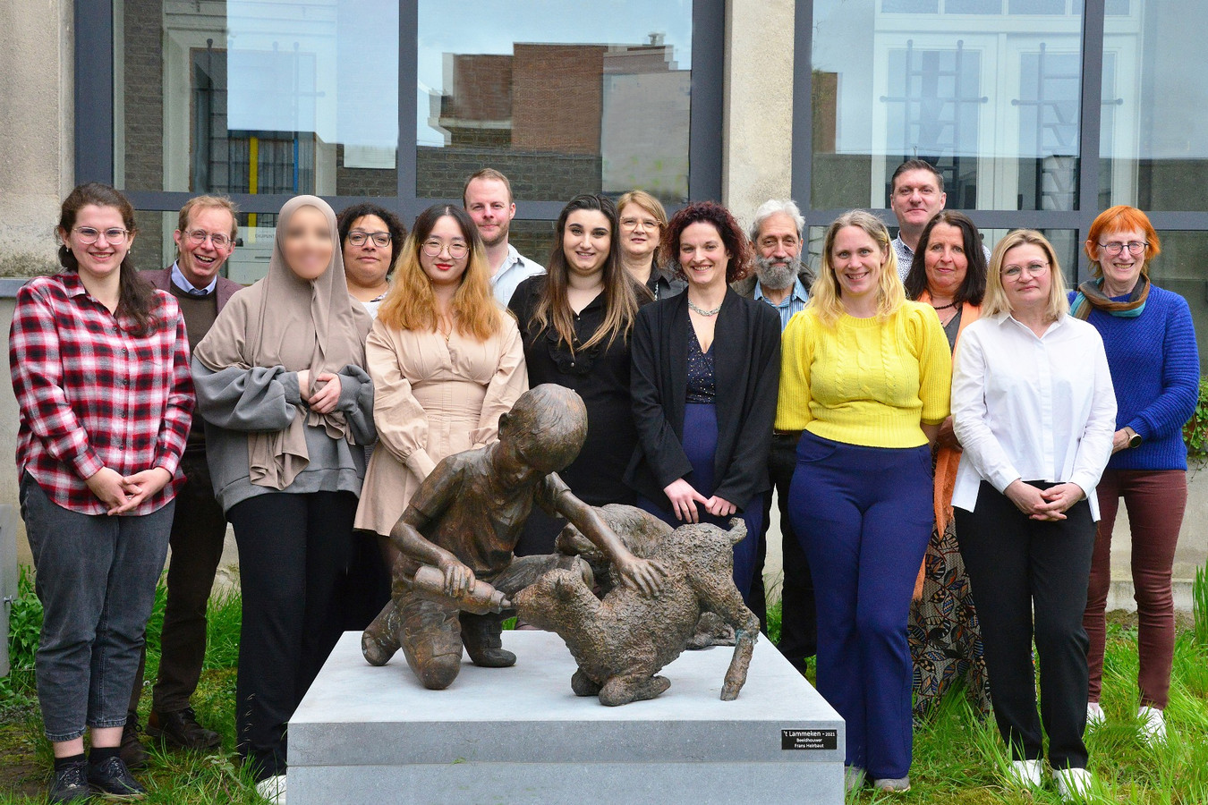 Tien cursisten voltooien opleiding zorgkundige en logistieke hulp van ...