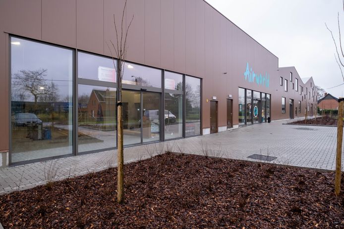 Project 13 bundelt bowlen, karaoke, bijlwerpen en meer in Klein-Mechelen | Bornem | hln.be