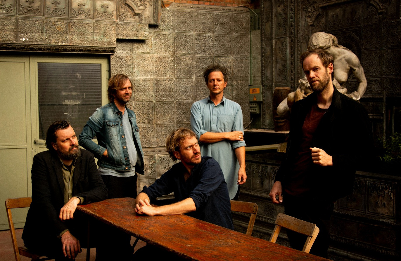 Na overlijden Tom Pintens kondigt Het Zesde Metaal nieuw album aan ...