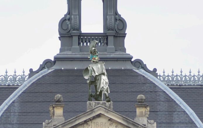 Dit wordt het speelse, kleurrijke Athena-beeld voor het Atheneum: kunstenares Nadia Naveau haalt ...