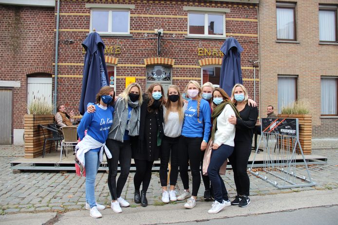 Wielerfans houden zich aan de afspraak op Oude Kwaremont | Kluisbergen ...