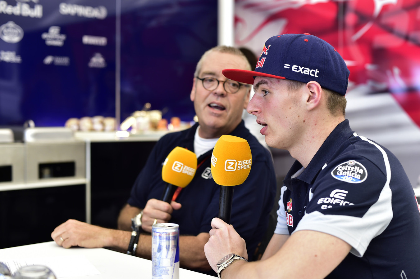 Olav Mol en Jack Plooij brengen Formule 1 naar de schouwburg | Foto | AD.nl Olav Mol en Jack Plooij brengen Formule 1 naar de schouwburg | Foto | AD.nl