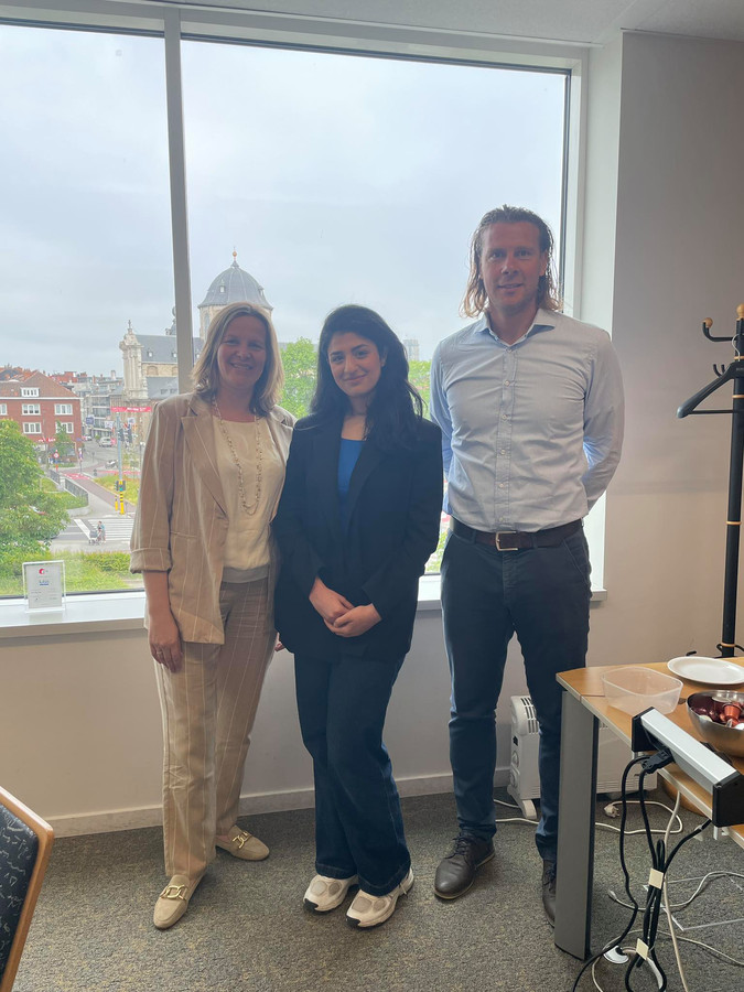 ‘Baas van Morgen’ Nada (17) pleit bij schooldirecteurs voor inclusiever ...