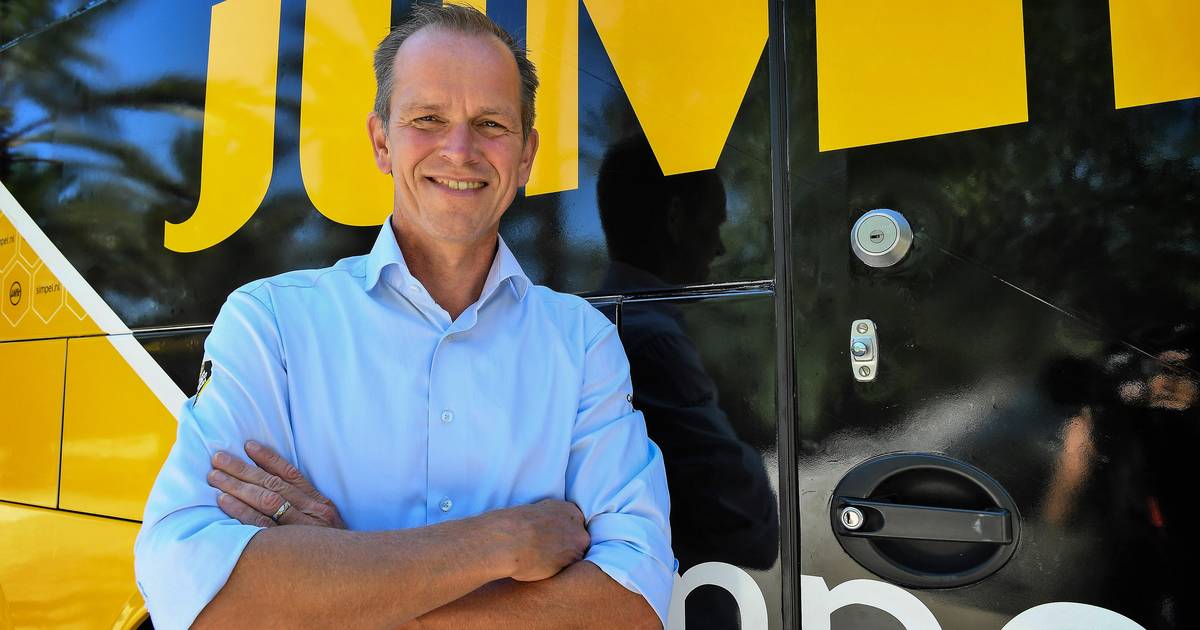 Richard Plugge, architect van Jumbo-Visma, met drie rondekopmannen ...