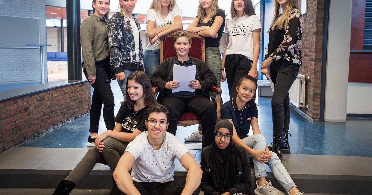 Tienerpartij Effent College deelt eigen troonrede | Oosterhout ...