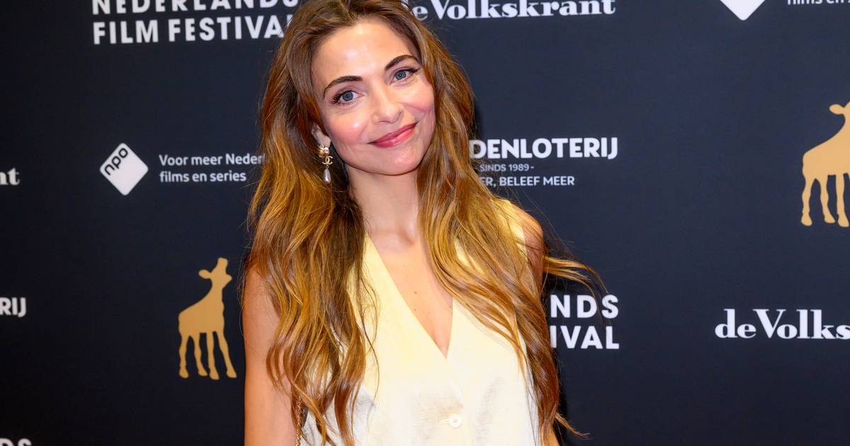 Georgina Verbaan wapent zich in Parijs tegen de bedwantsenplaag: ‘Werd ...