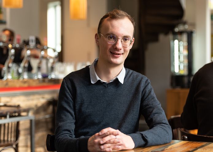 Voetbalfan Harmen herdenkt gastarbeiders Qatar met kerkdienst: ‘Of ik ...