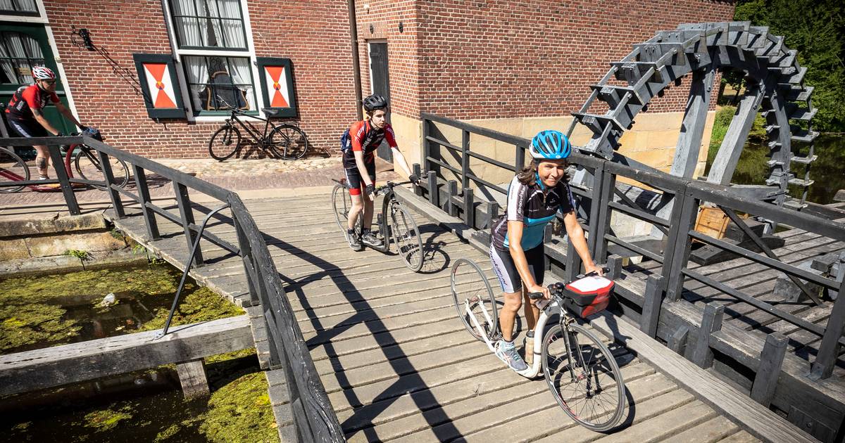 Op de step langs dertien Twentse molens: ‘Het vergt training om de ...