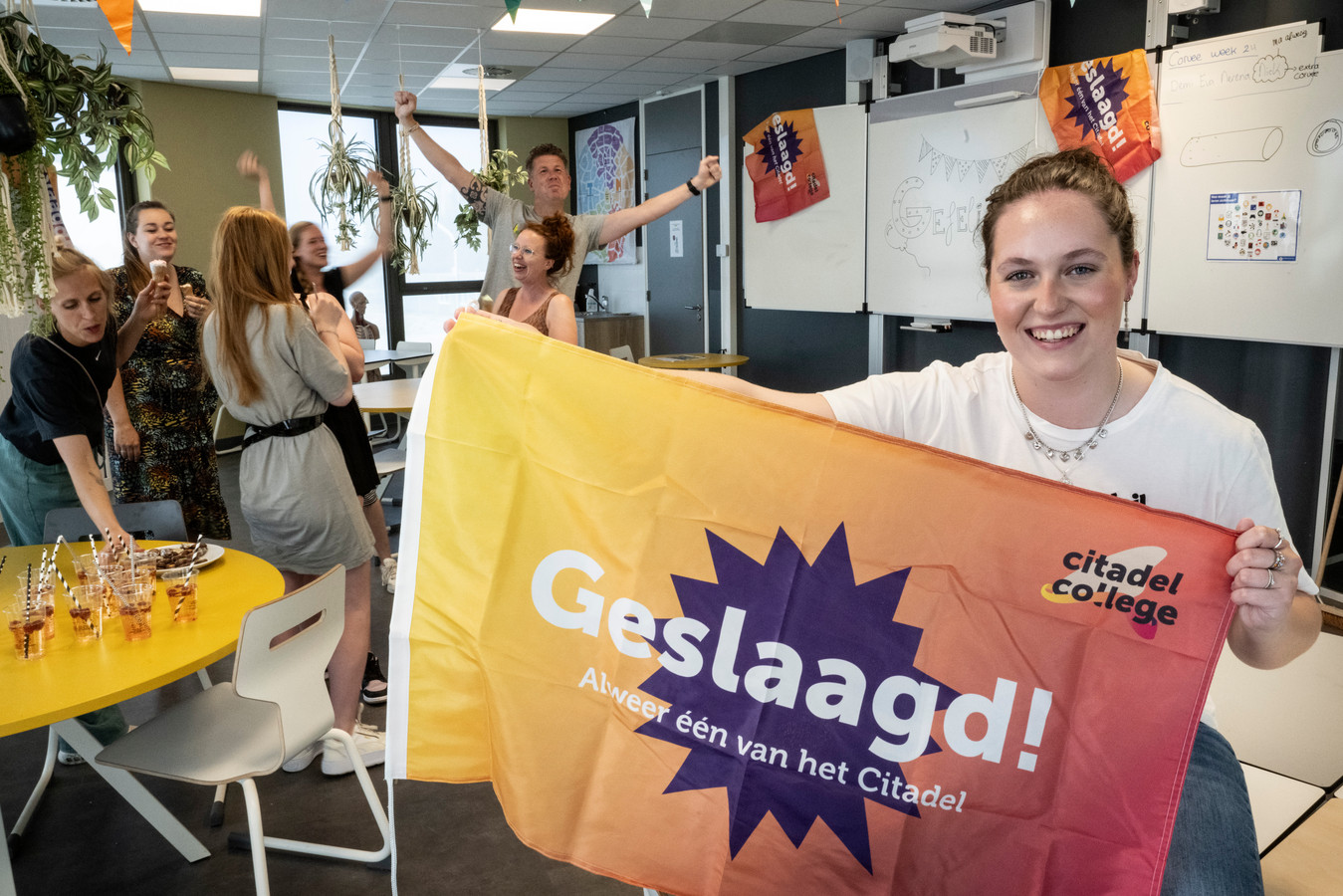 Spanning tot het laatste moment: middelbare scholieren horen uitslag ...