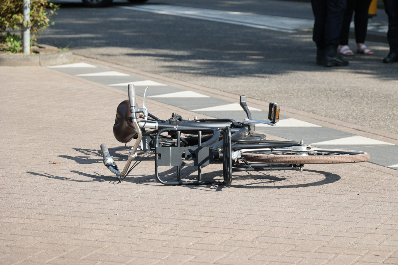Doorrijder (35) meldt zich na aanrijding in Waalwijk, meisje (14) zwaargewond naar ziekenhuis ...
