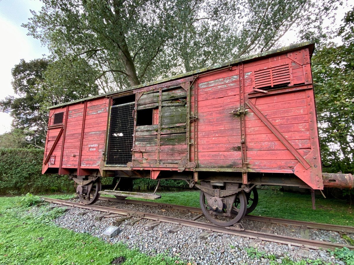 KIJK. Deportatiewagon uit executieoord weggetakeld voor restauratie ...