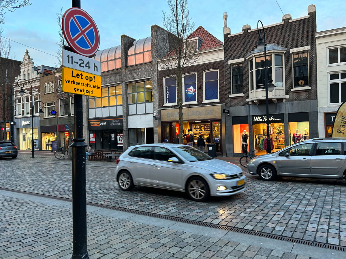 Even met de auto een patatje halen bij Bram Ladage kan niet meer, want ... Even met de auto een patatje halen bij Bram Ladage kan niet meer, want ...