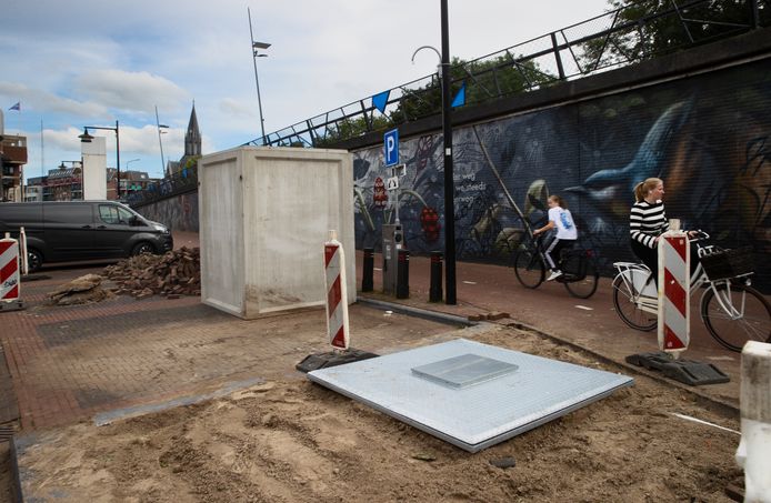 Staat Niet Op De Kaart Vanwege Kabels Kan Ondergrondse Afvalcontainer