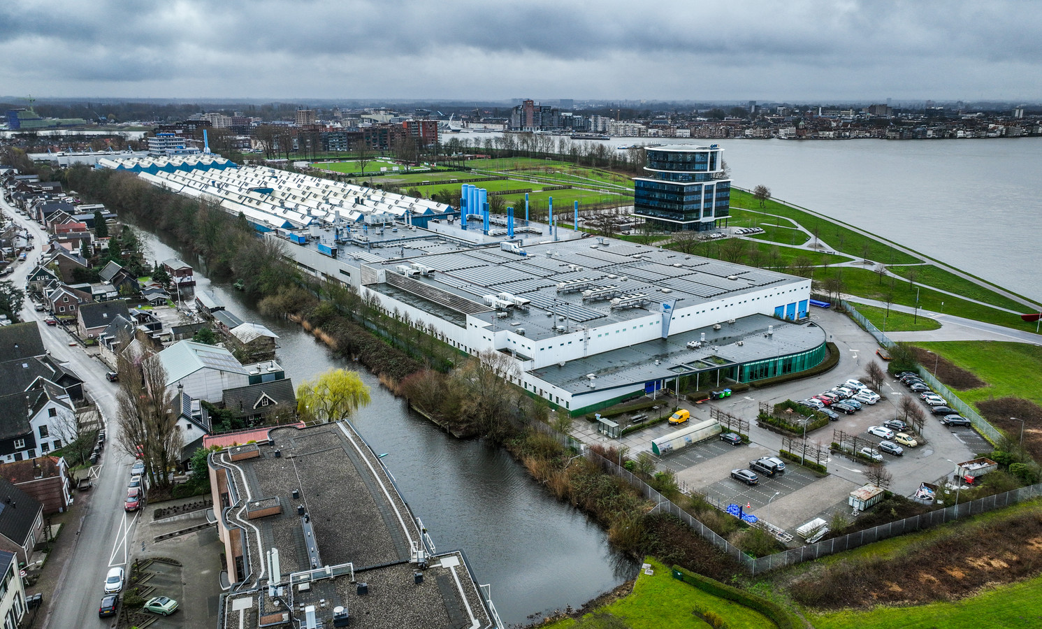 Uitbreiding bij Fokker in volle gang, nu de handjes nog: ‘We hebben dit ...