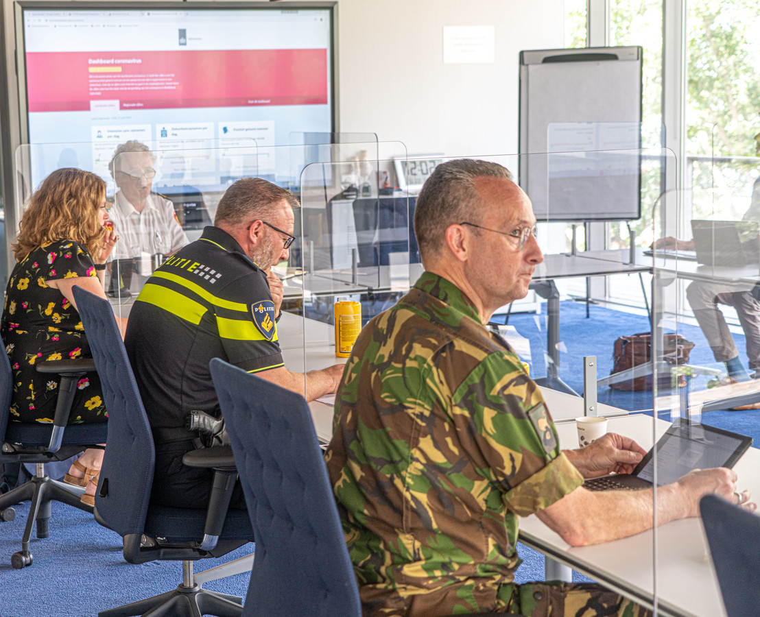 Dit ‘Outbreak Management Team’ moest in de regio IJsselland corona ...