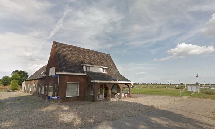 Café Van de Wetering in Lithoijen komt in beeld als 'Polenhotel' | Oss ...