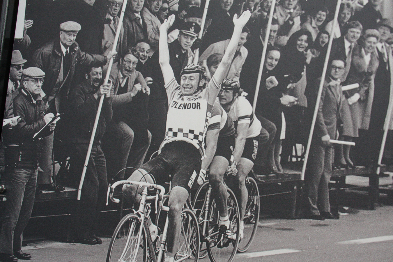 40 jaar na zijn overwinning in de Ronde van Vlaanderen opent Michel ...