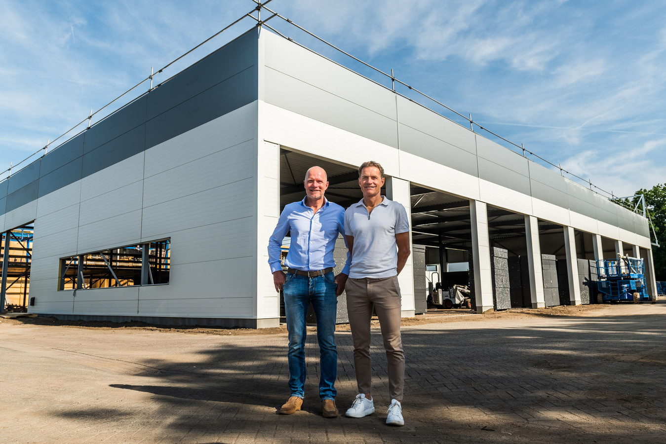 Duizenden vrachtwagens van BAS Group in Veghel gaan de hele wereld over ...