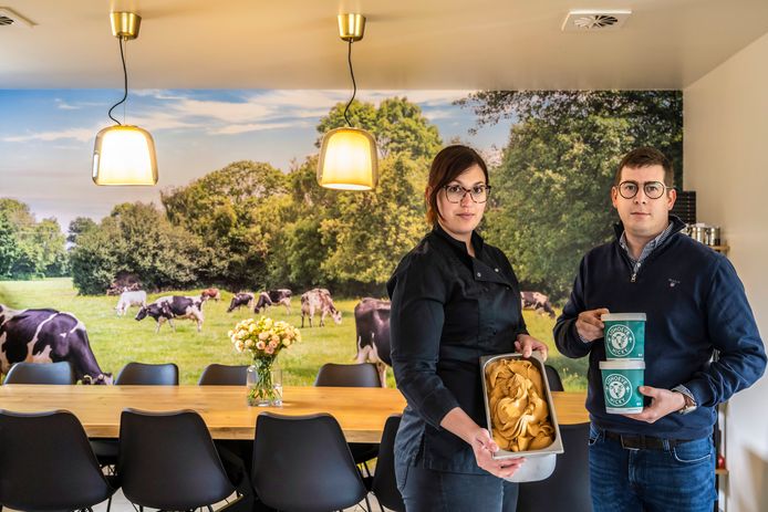 Nicky (29) groeide op op boerderij van overgrootouders en baat er nu ...