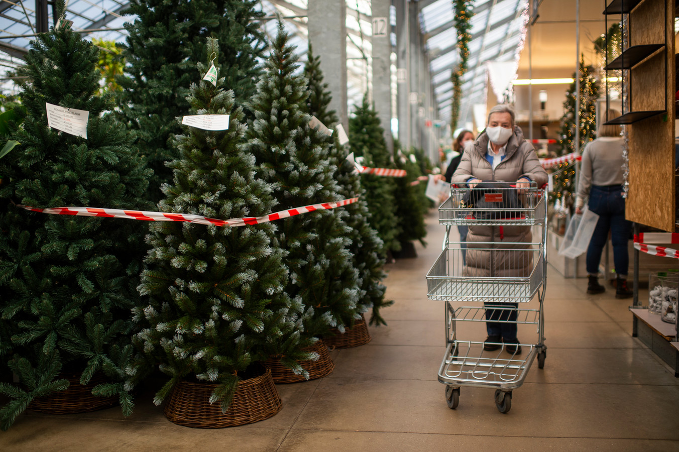Tuincentrum Van Uytsel sluit alle rekken met niet-essentiële producten ...