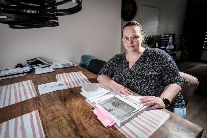 Toeslagenmoeder Marloes (38) is het zat en klaagt de staat aan: ‘Ik wil ...