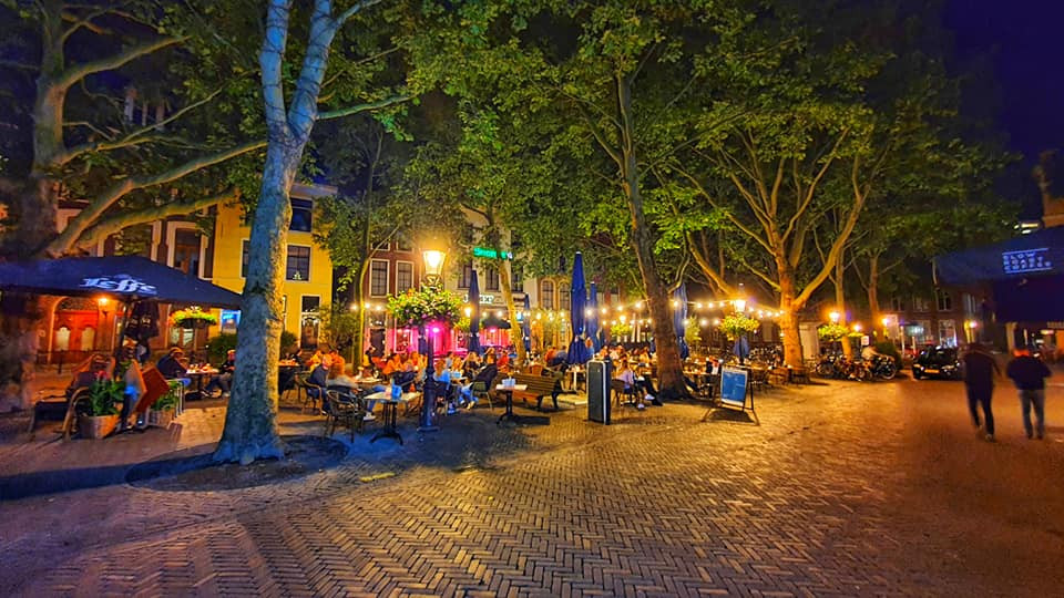 Tijdelijke terrassen voor Utrechtse horeca ook na 1,5 meter? ‘Bij ...