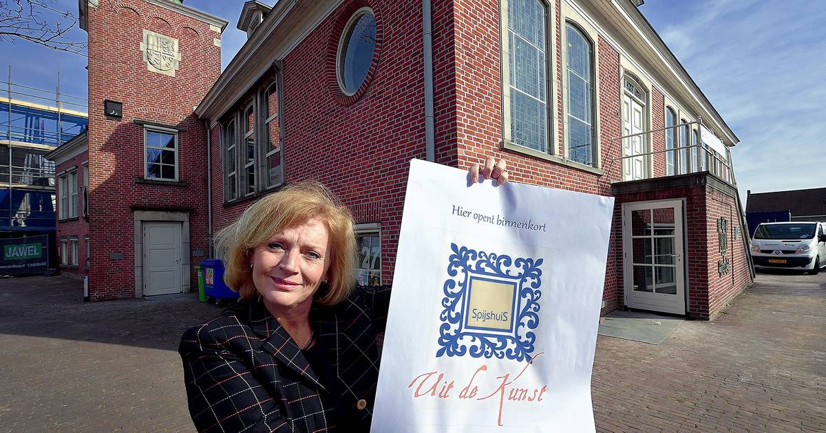 Galerie en horeca bijzondere combinatie in voormalig gemeentehuis ...