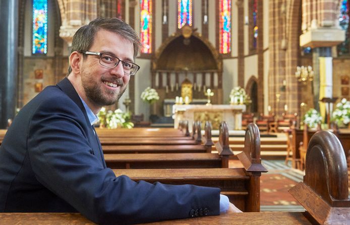 Van bedrijfskunde naar priesterschap: Nick Kersten (32) heeft nu ‘mooie ...