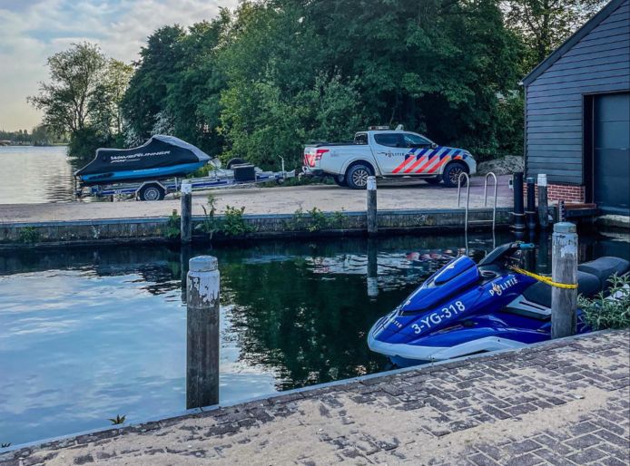 Zeehavenpolitie deelt boetes uit op Brielse Meer (én stuit op speedboot ...