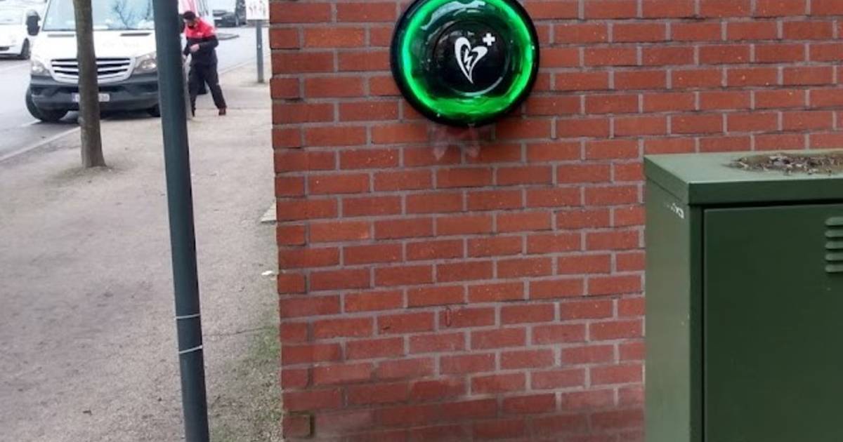 Regina Pacis huldigt nieuw AED-toestel in | Tielt | hln.be