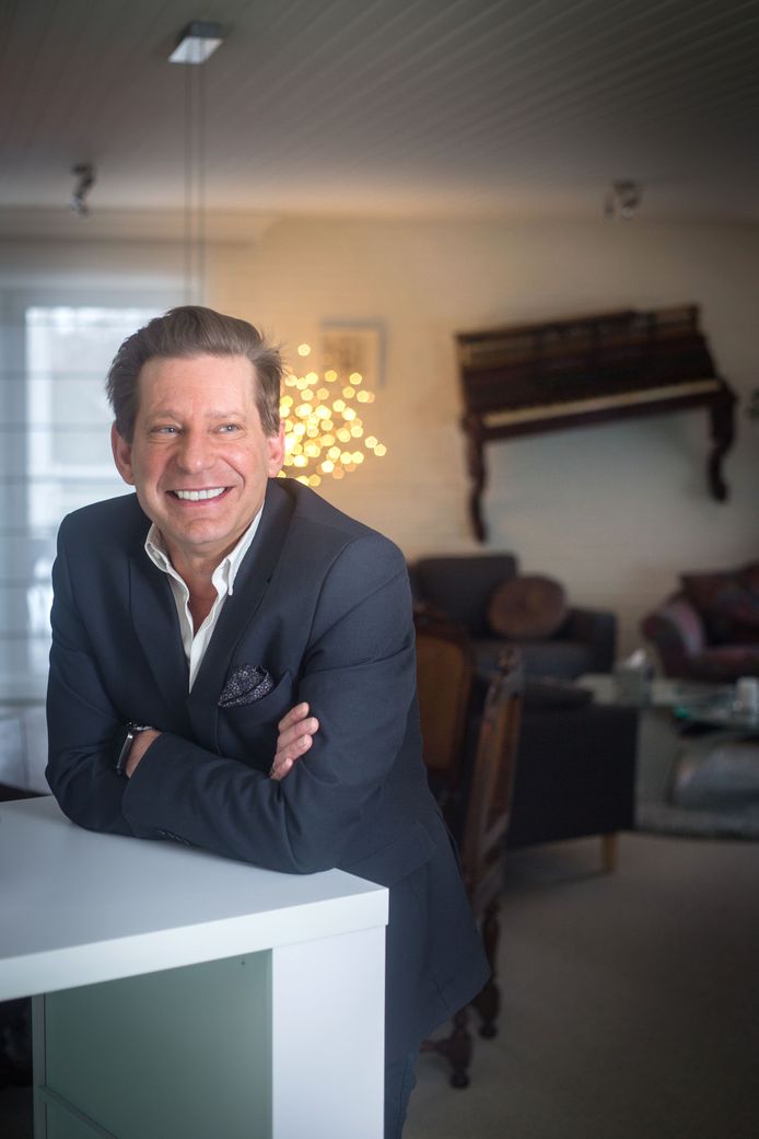 VIDEO: Clip van synthesizer-held Mario ‘Mathy’ Vanhove gaat na 35 jaar ...