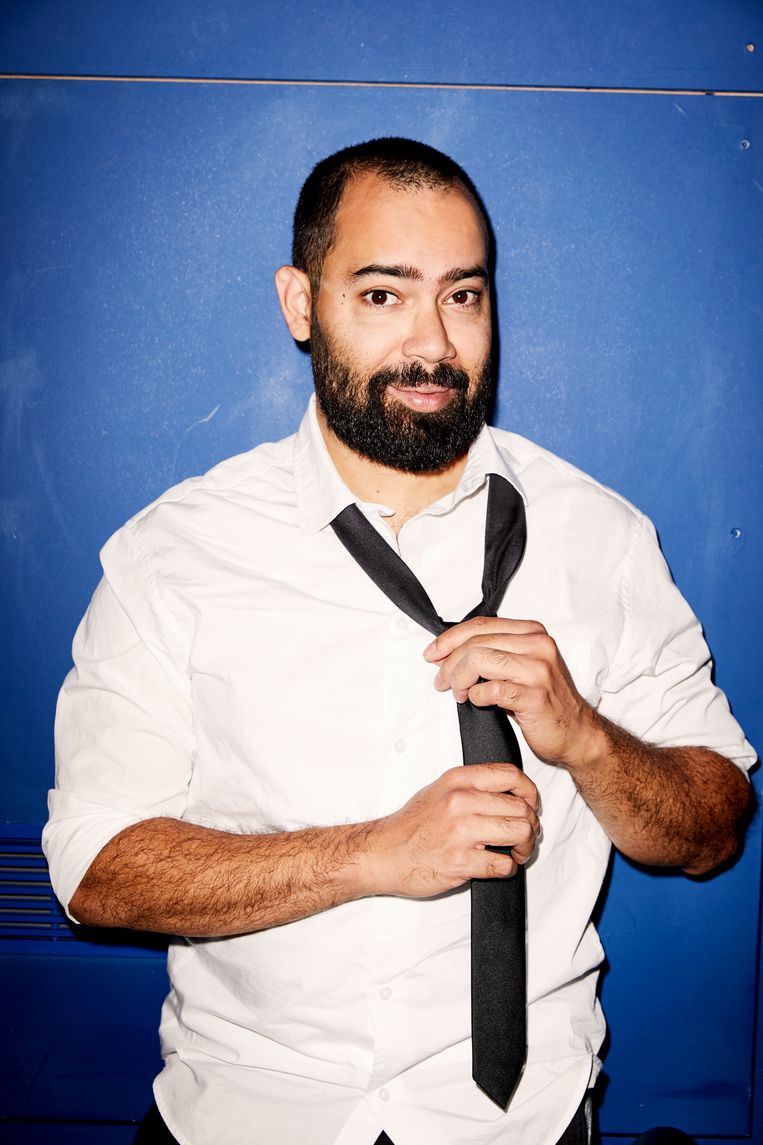 Zanger en theatermaker Peter van Rooijen verklaart zijn muzikale stijl ...