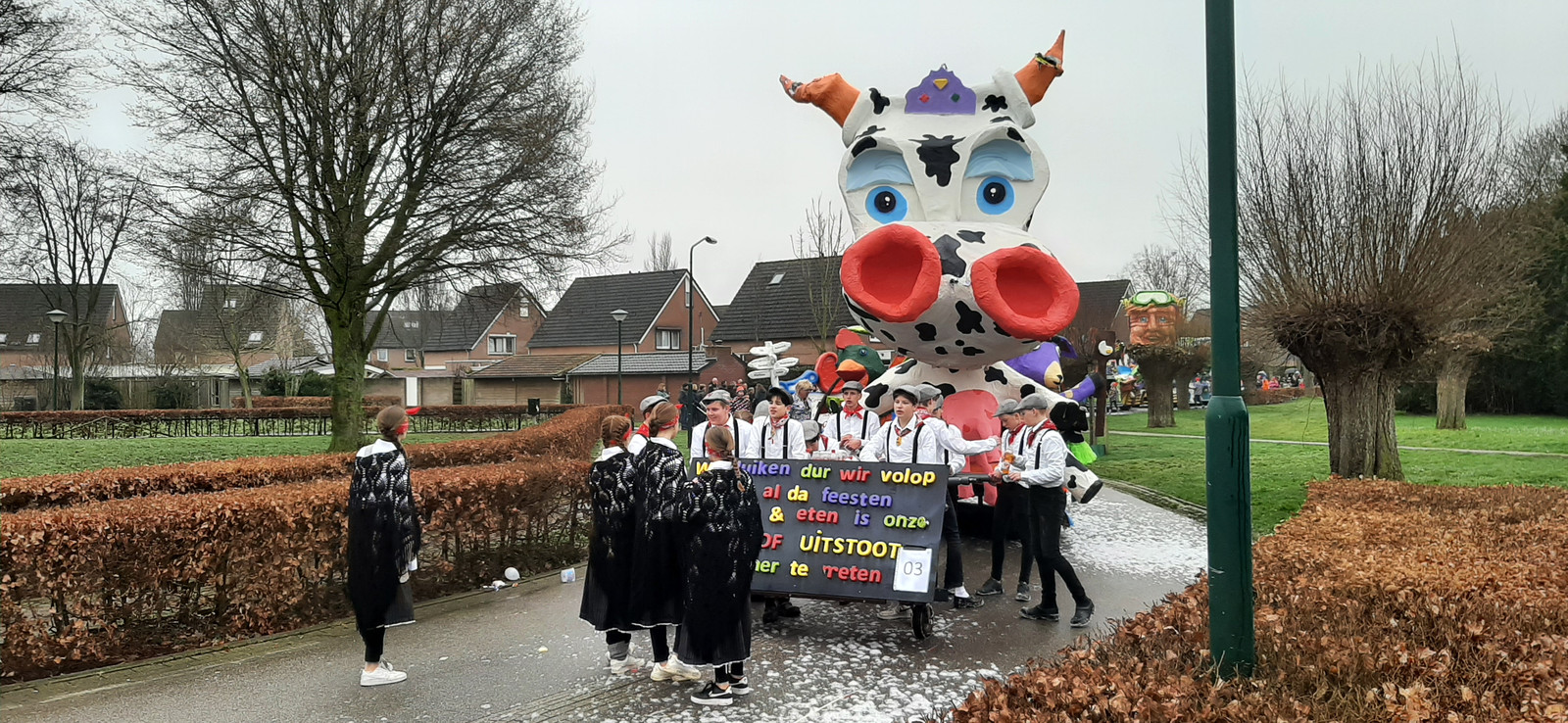Optocht van De Veldhazen, laatste van regio, maakt faam weer waar ...