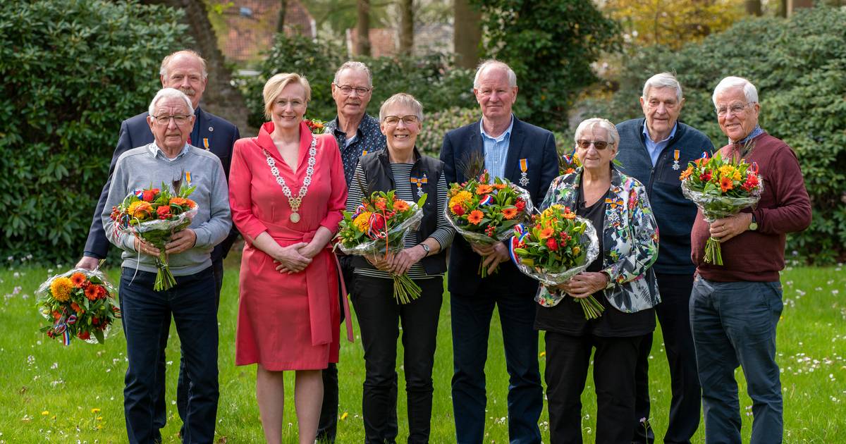 Tante Rikie mag zich voortaan ridder noemen; acht inwoners van ...