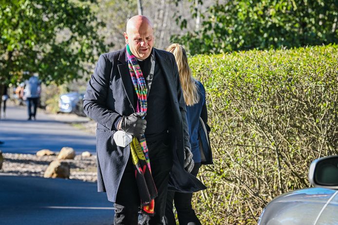 IN BEELD. Bekend Vlaanderen neemt afscheid van Nicole | Nicole van ...