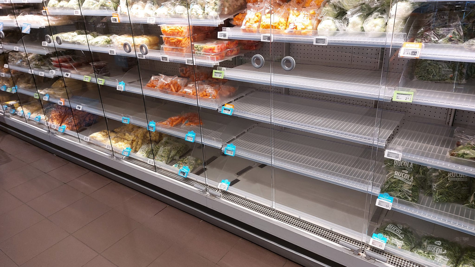 Pijnlijk lege schappen bij Albert Heijn: steeds meer boodschappen raken ...