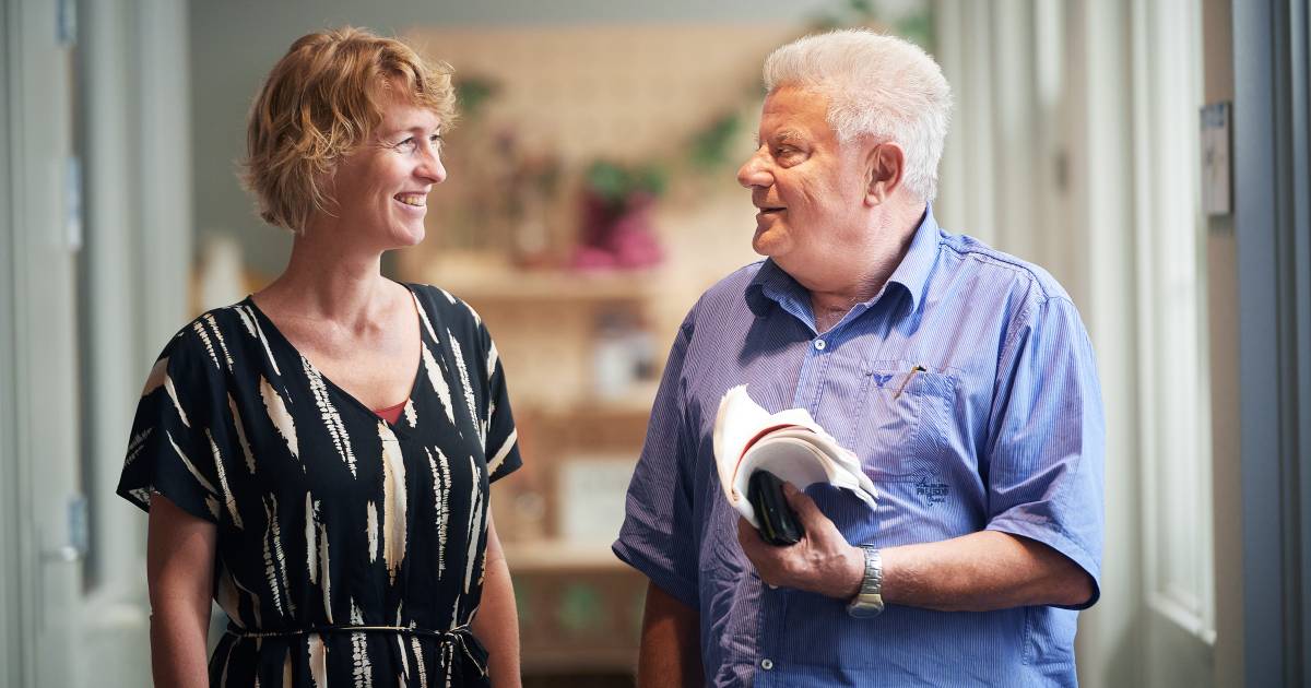 Joop heeft het druk met het helpen van vluchtelingen: ‘Van de school ...