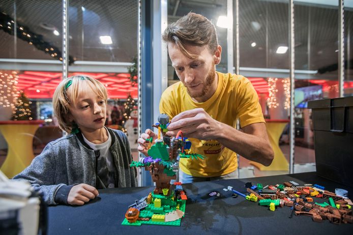 Legobouwer Arjan mag van zijn hobby zijn werk gaan maken en wordt ‘Lego ...