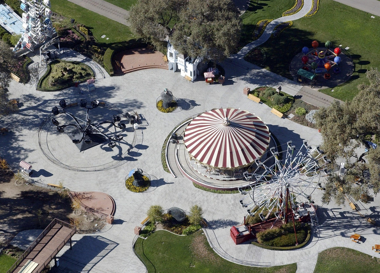 Malgré un prix cassé, Neverland, le ranch de Michael Jackson, ne trouve ...