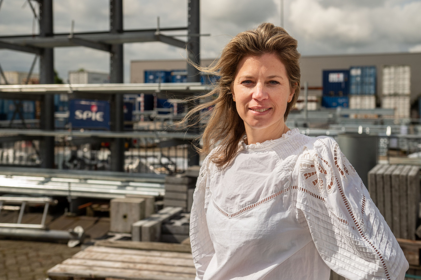 Bij chemiefabriek Sabic werken mensen uit dertig verschillende landen ...